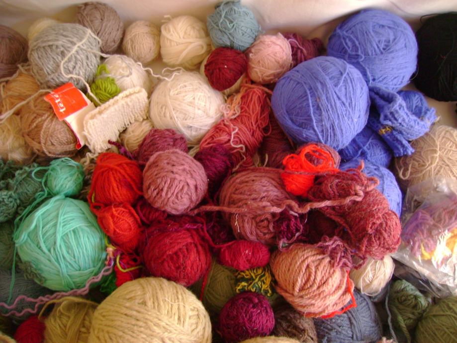 Vuna i konac za štrikanje - pletenje - heklanje + igle za štrikanje