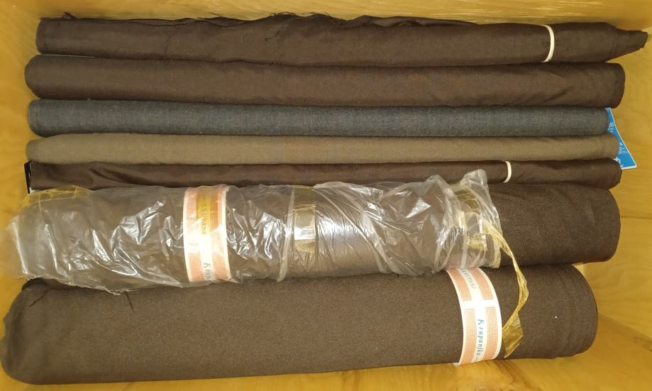 Tekstilni materijali za šivanje raznih dezena, boja i debljina