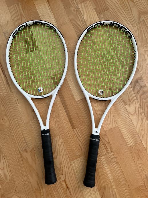 2 teniska reketa Solinco