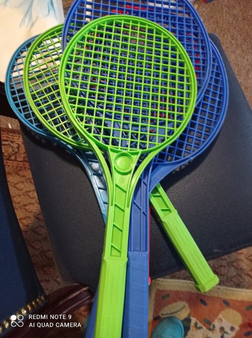 badmintonski reketi