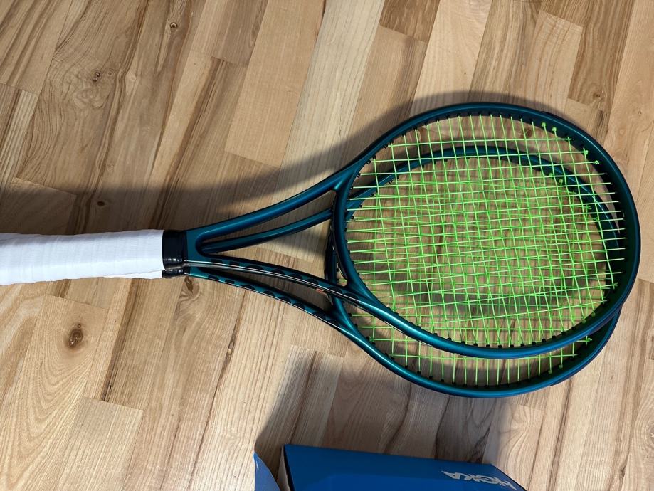 WILSON BLADE 100 V9 16X19 STANJE NOVIH 2 KOMADA