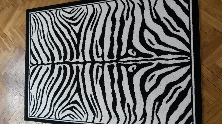 CRNO-BIJELI TEPIH! HITNO!!! POVOLJNO!