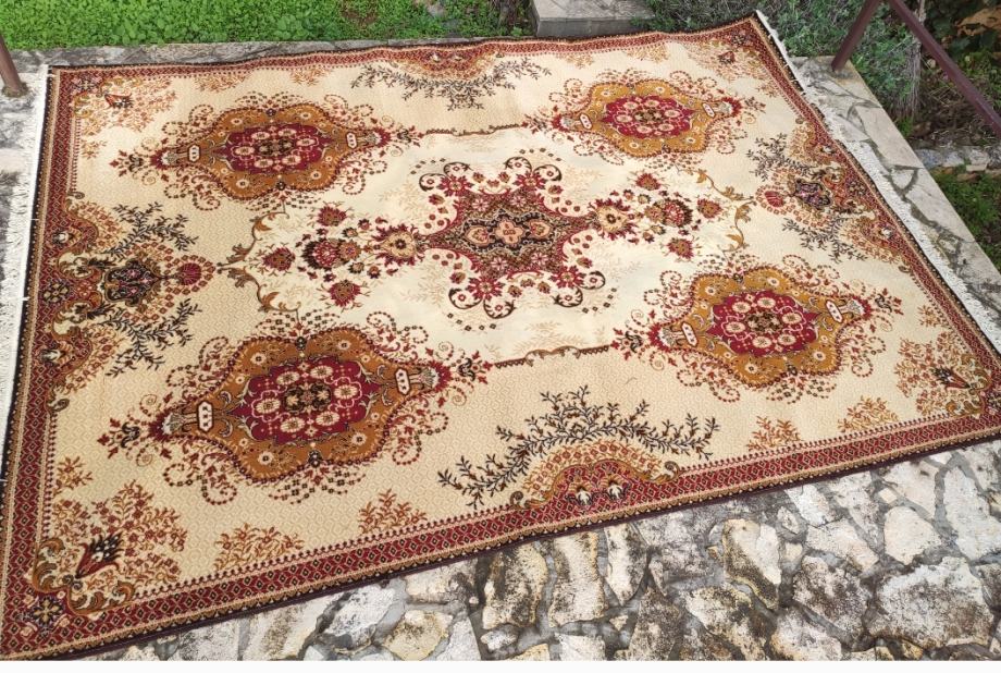 Starinski vuneni tepih 290 * 200