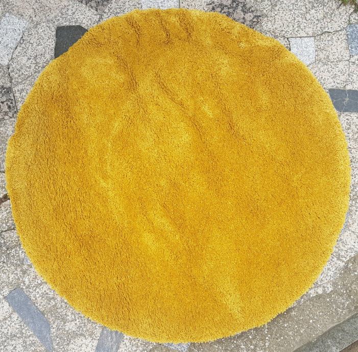 Žuti mucasti okrugli tepih