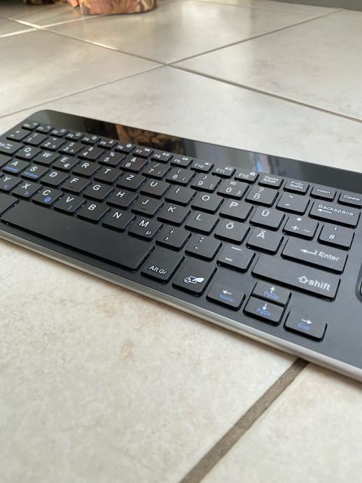 1byone Wireless Keyboard + Trackpad
