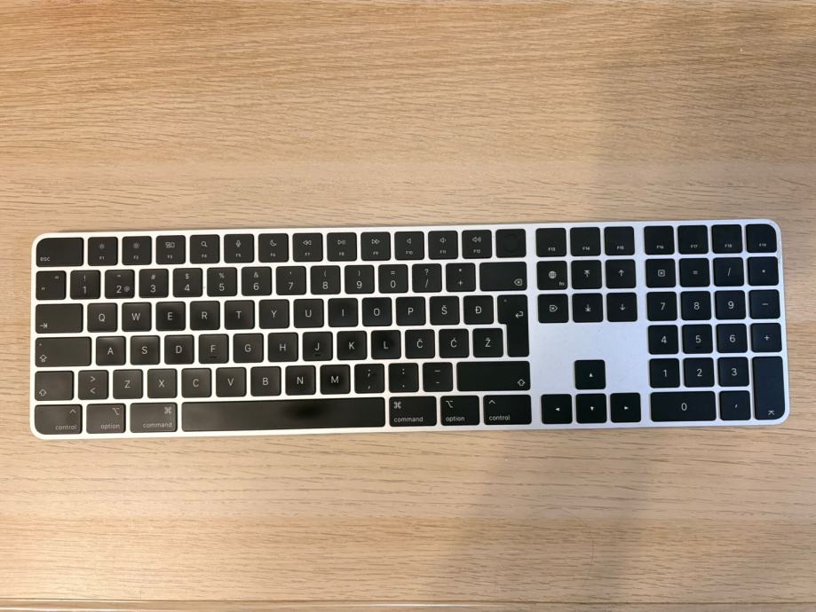 Apple Magic Keyboard A2520 s Touch ID-om (ne radi Bluetooth?)