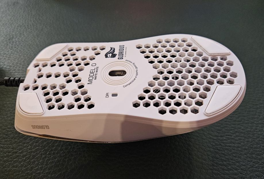 Gaming mouse Glorious Model O, kao nov
