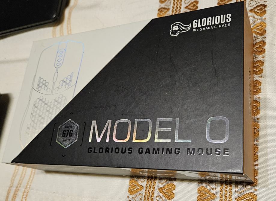 Gaming mouse Glorious Model O, kao nov