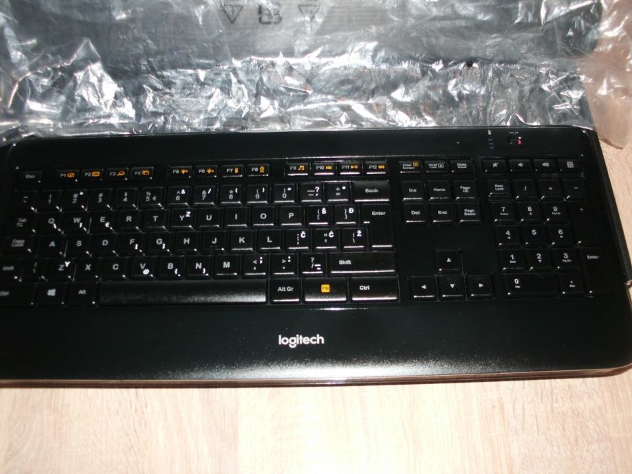 LOGITECH K800 Wireless Illuminated Keyboard