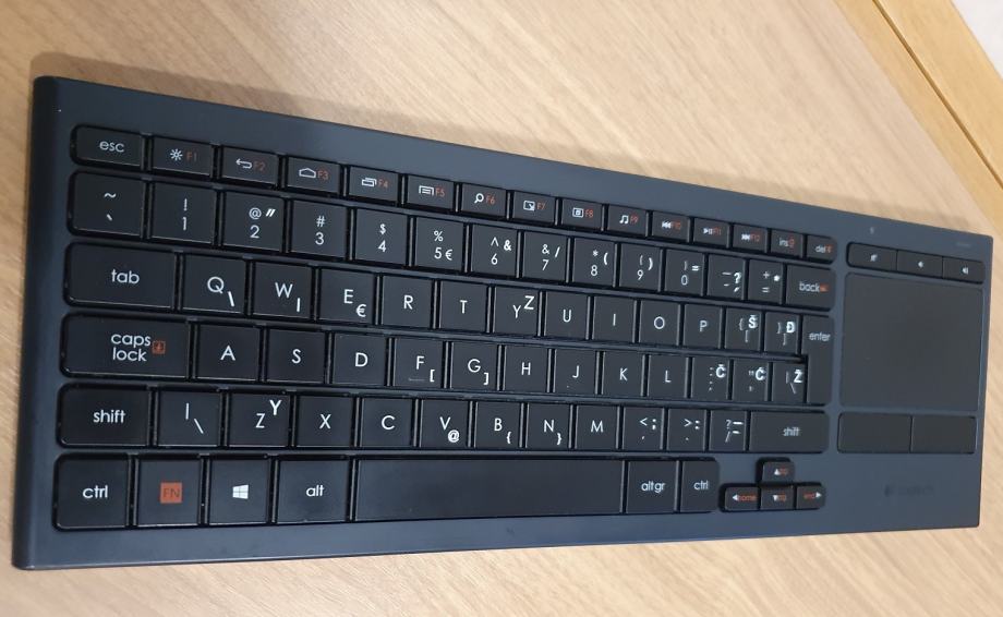 Logitech K830 TV illuminated living-room Bluetooth tipkovnica