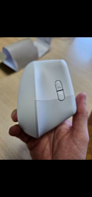 Logitech Lift bijeli miš