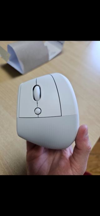 Logitech Lift bijeli miš