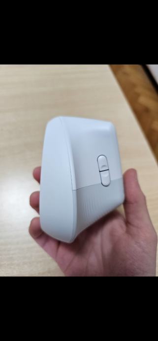 Logitech Lift bijeli miš