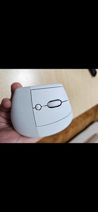 Logitech Lift bijeli miš