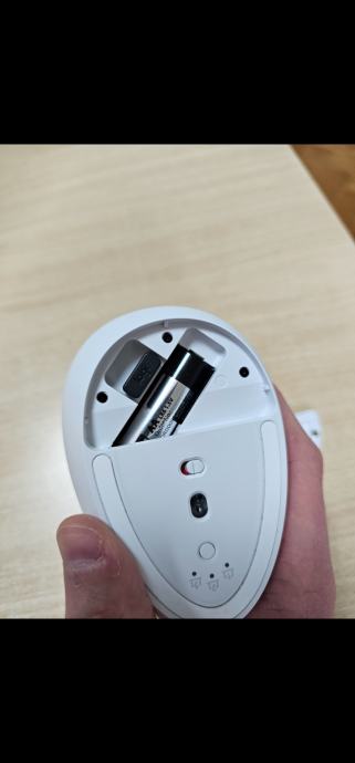 Logitech Lift bijeli miš