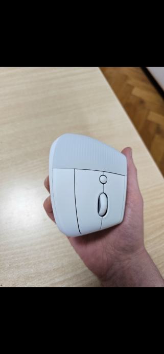 Logitech Lift bijeli miš