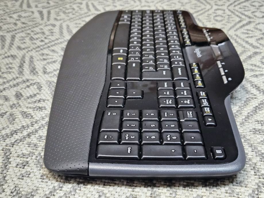 Logitech MK710 bežični miš i tipkovnica, USB