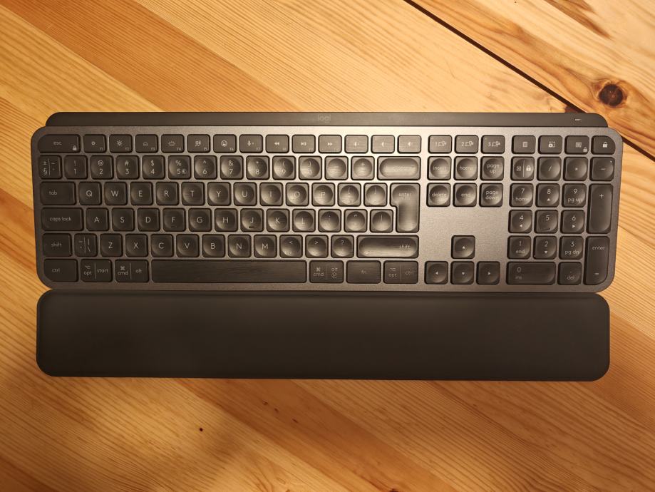 Logitech MX KEYS S PLUS - US LAYOUT - BLUETOOTH/WIRELESS: MAC & WIN OS