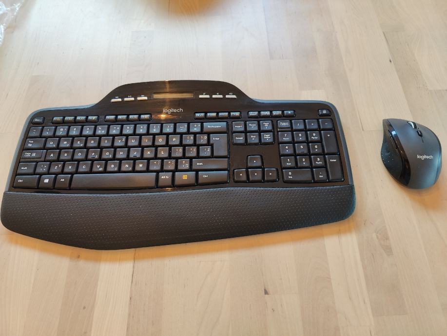 Logitech Performance MK710 tipkovnica i miš