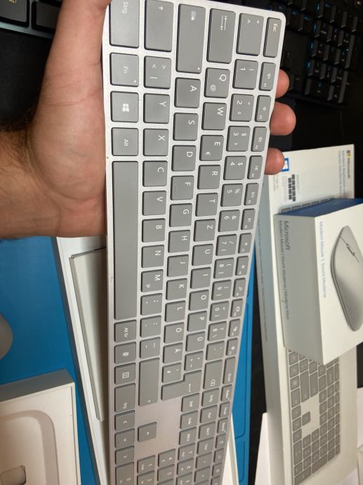 Microsoft Modern Keyboard with Fingerprint sensor + Modern Mouse