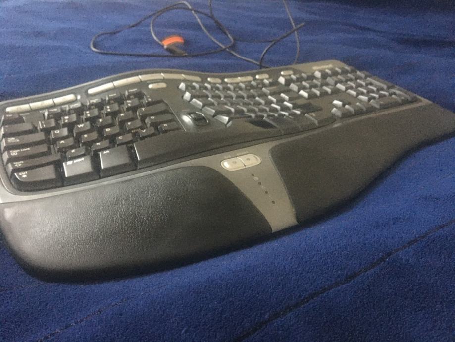 Microsoft Natural Ergonomic Keyboard 4000 tipkovnica