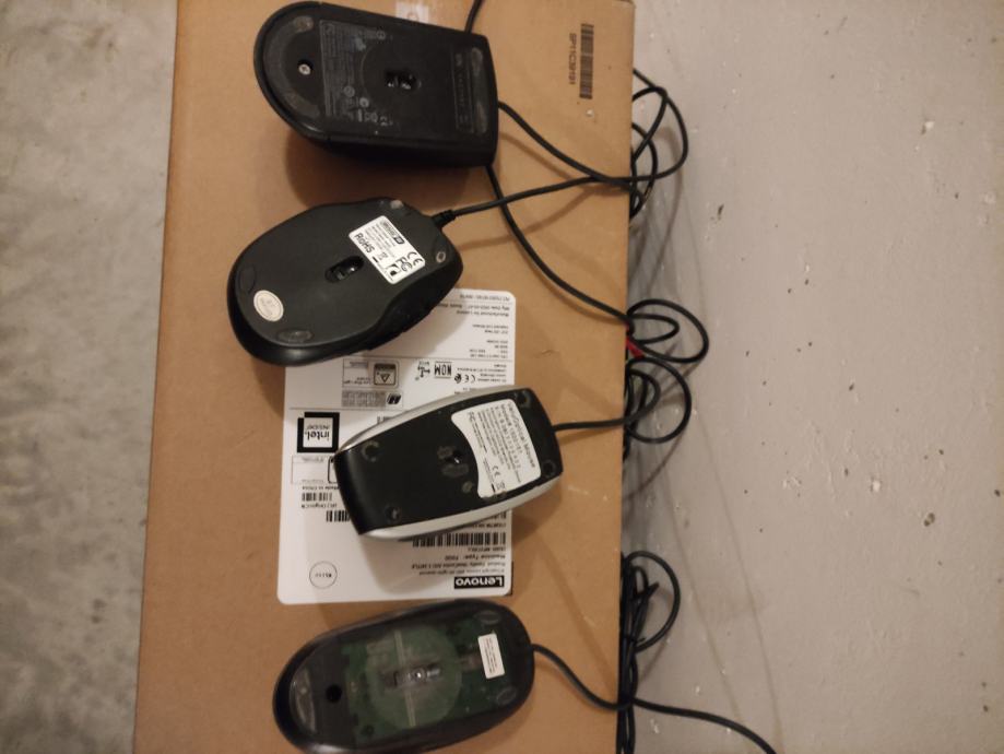 Miš za računalo,.Više modela.