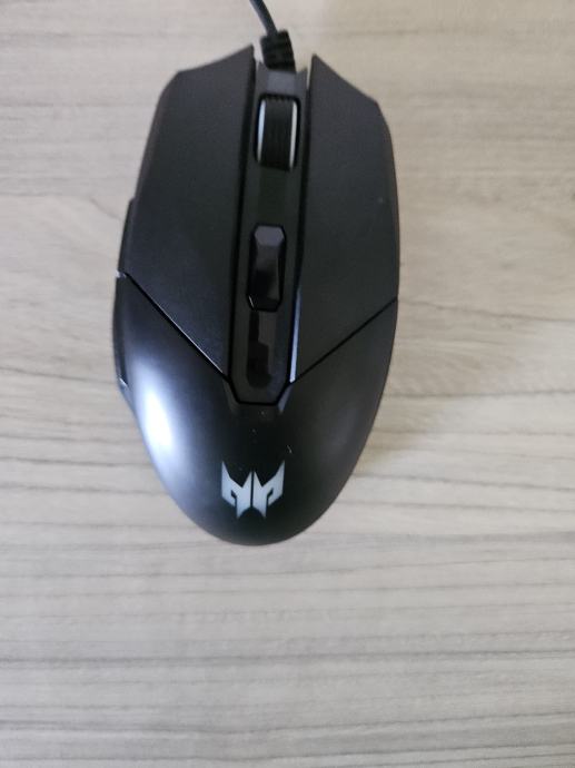 predator rgb gaming miš