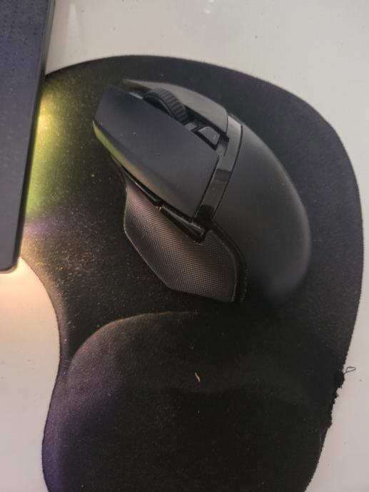 Razer basilisk x hyperspeed gamerski miš