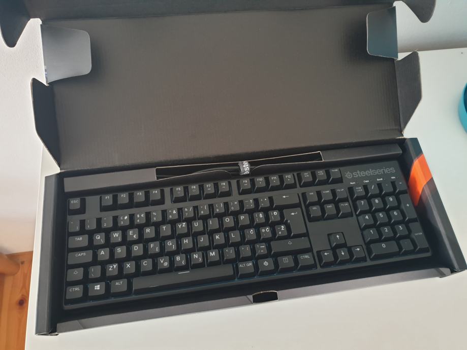 SteelSeries Apex M400 gaming mehanička tipkovnica