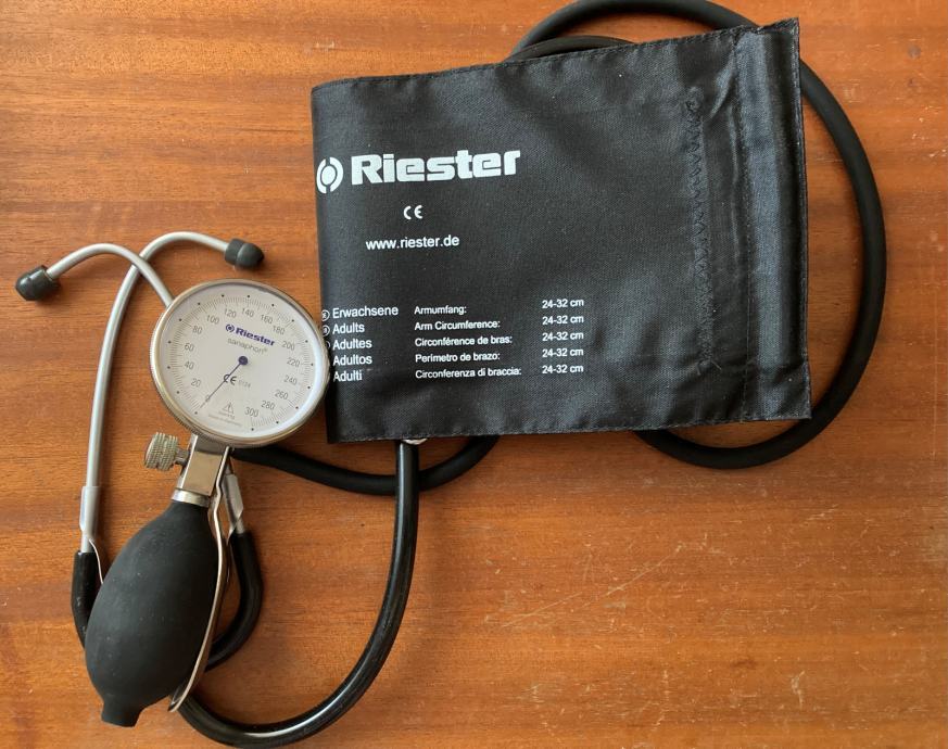 Tlakomjer Riester Sanaphon (analogni s integriranim stetoskopom)