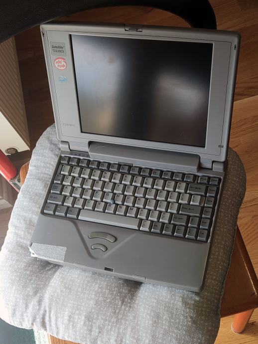 Retro laptop TOSHIBA SATELLITE T2135CS 486