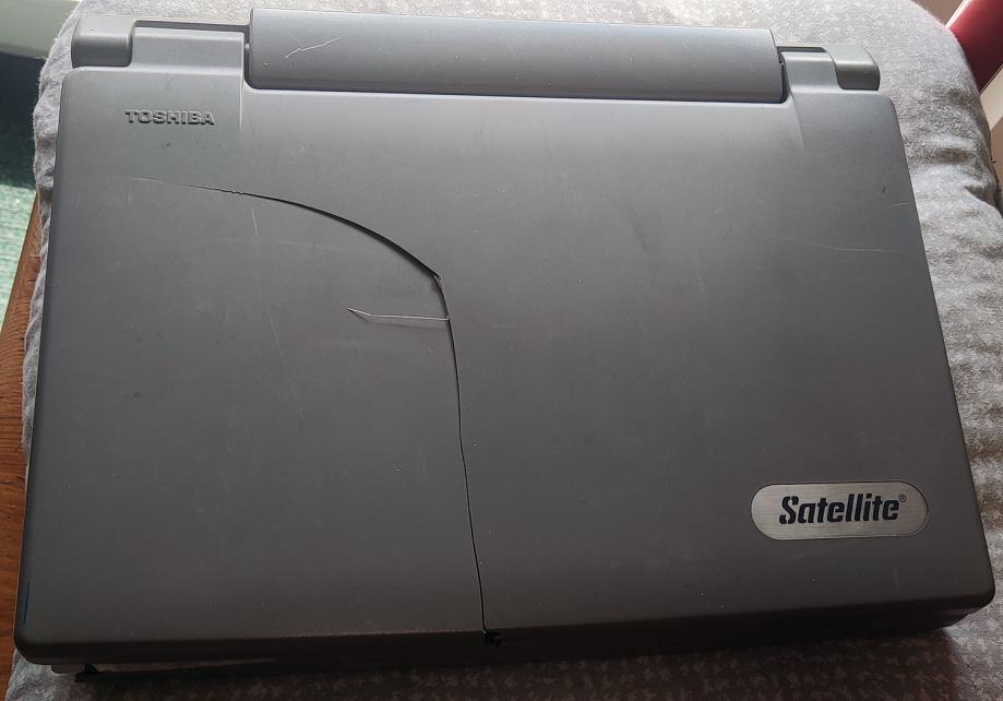 Retro laptop TOSHIBA SATELLITE T2135CS 486