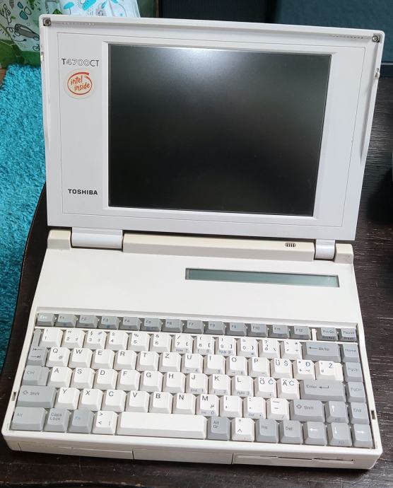 Retro TOSHIBA laptop TOSHIBA T4700CT T4700CT/320 486