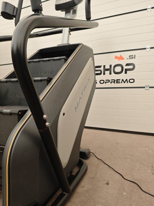 Matrix Stepenice C3X Climbmill LED console