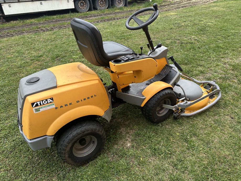 Vrtni traktor Stiga Diesel motor