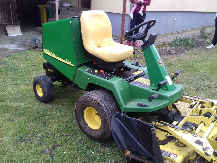 John deere F735