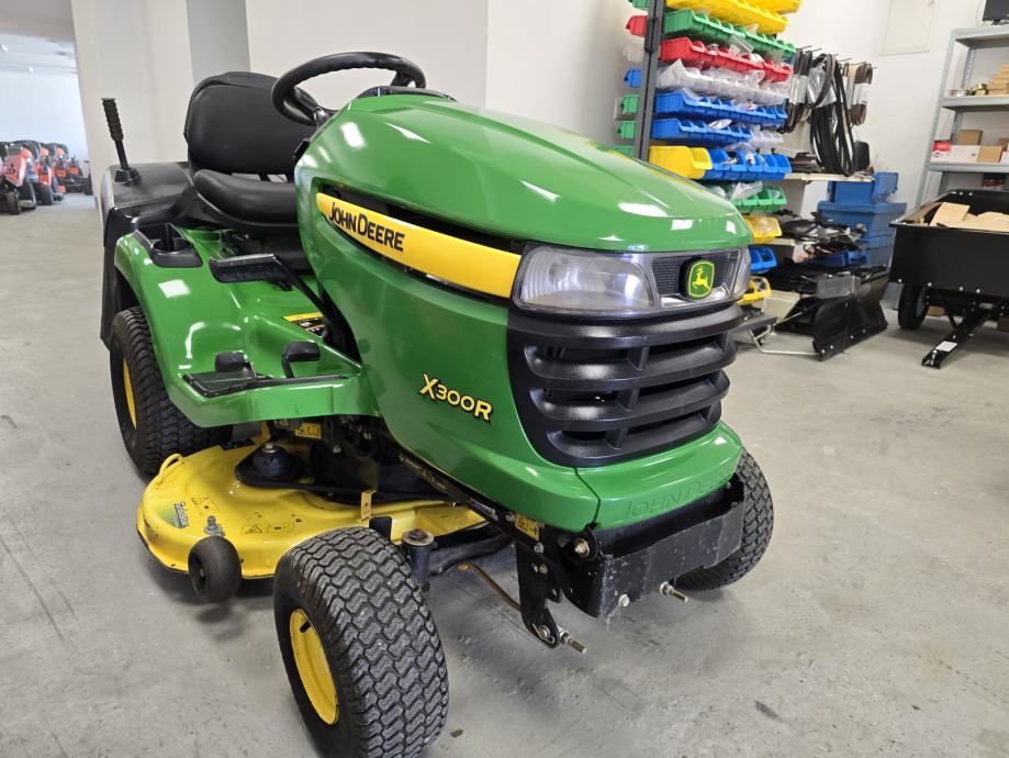 John Deere X300R: 18 KS, 2 cilindra, Kawasaki motor