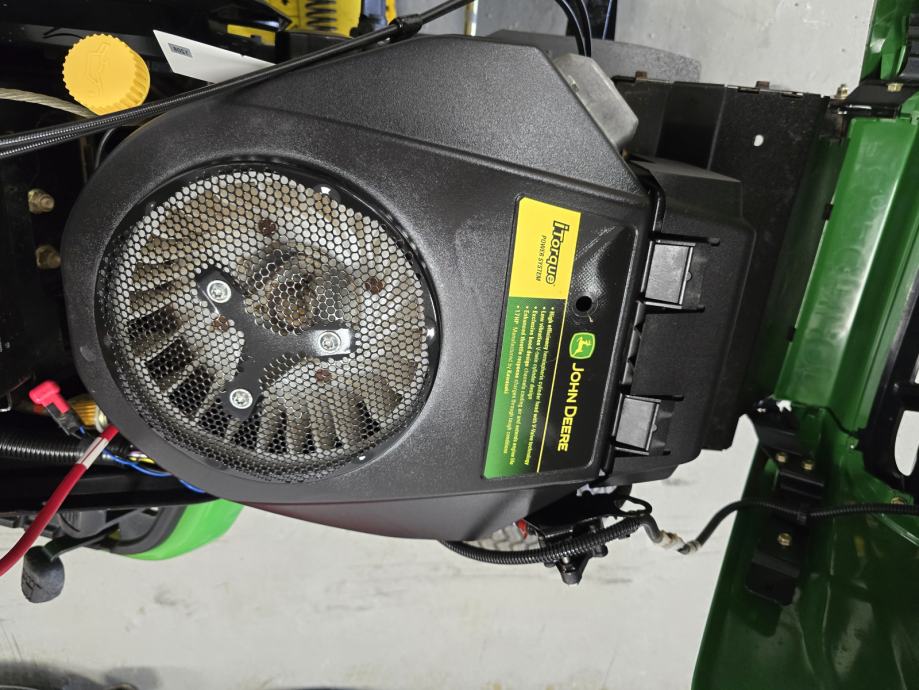 John Deere X300R: 18 KS, 2 cilindra, Kawasaki motor