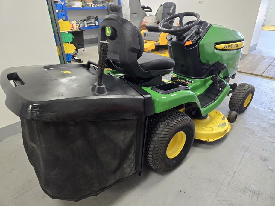 John Deere X300R: 18 KS, 2 cilindra, Kawasaki motor