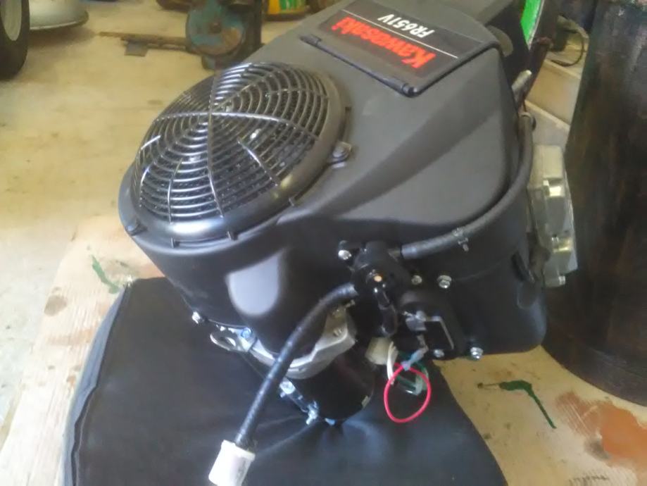Motor kawasaki za traktor kosilicu