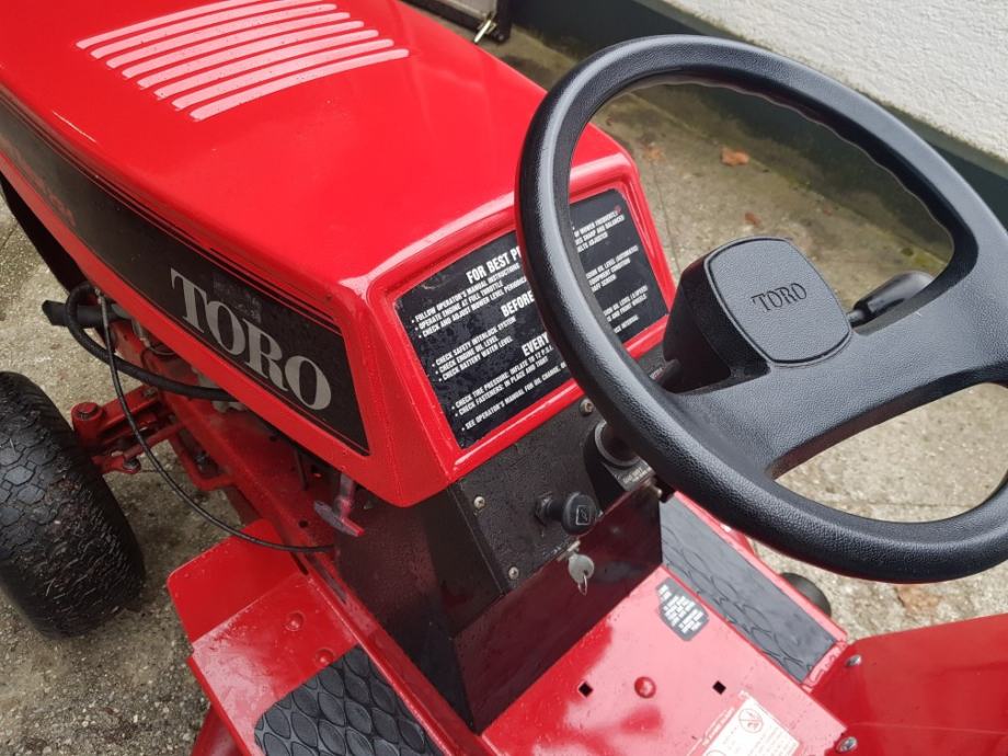 Toro Wheel Horse 212-5 (traktor kosilica)