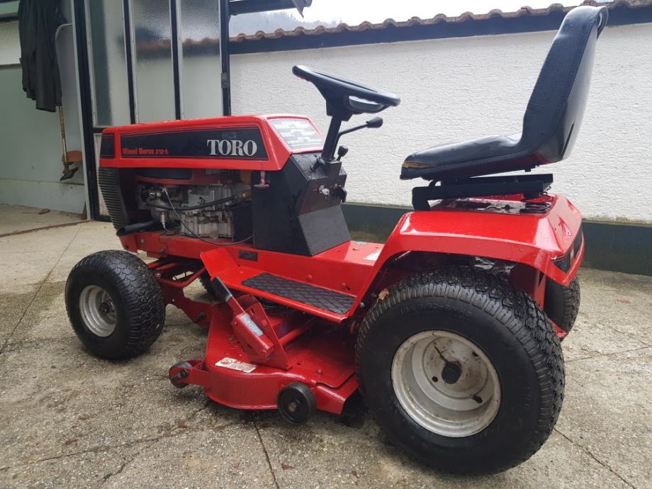 Toro Wheel Horse 212-5 (traktor kosilica)