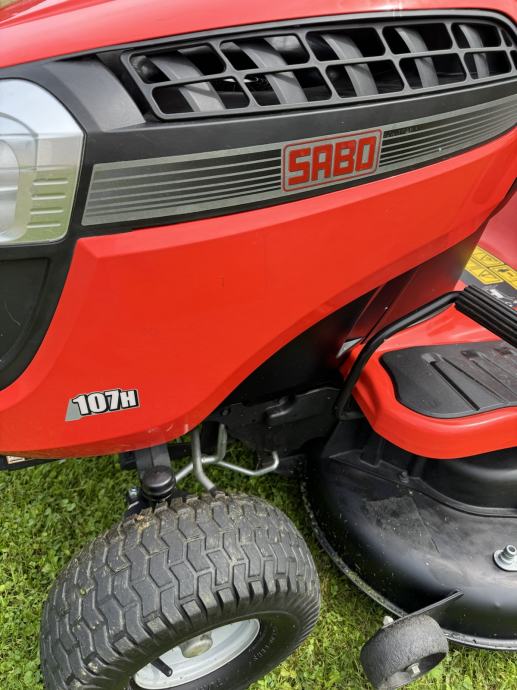 Traktor kosilica Sabo 107, 22ps, John Deere x166r, hidro pogon