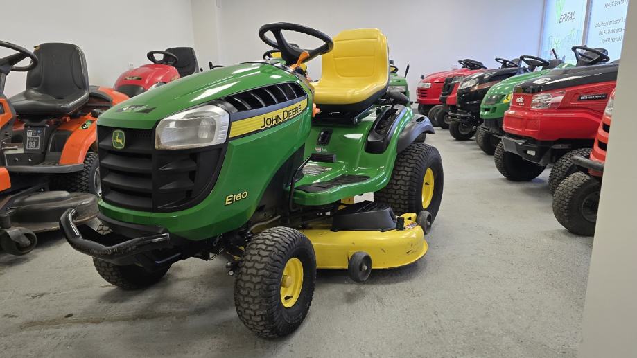 Traktor kosilica John Deere E160: 24 KS, 724 cc, 2 cilindra,
