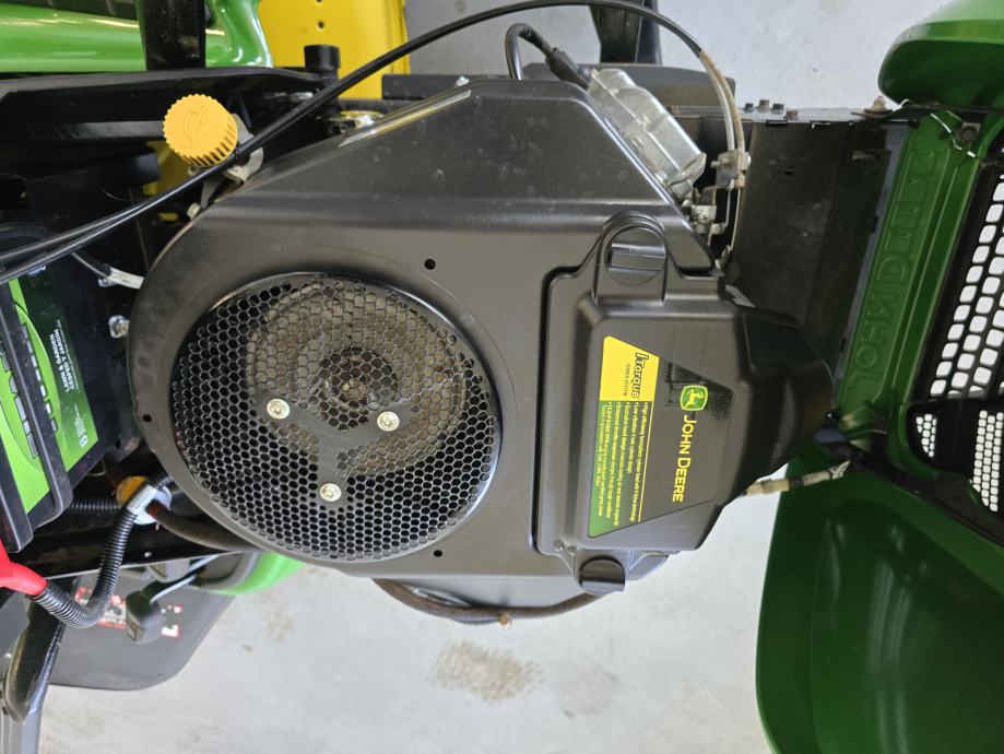 Traktor kosilica John Deere X300: 18 KS, 2 cilindra, Kawasaki motor