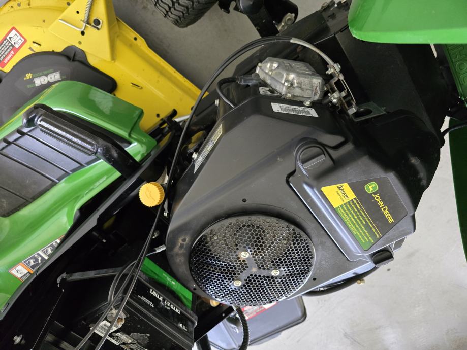 Traktor kosilica John Deere X300: 18 KS, 2 cilindra, Kawasaki motor,