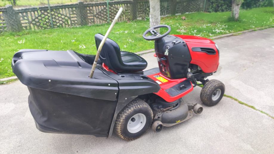 Traktor kosilica Jonsered (Husqvarna) 2 cilindra Briggs Stratton 18KS