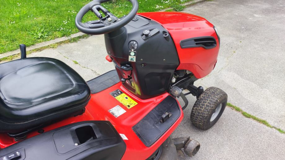 Traktor kosilica Jonsered (Husqvarna) 2 cilindra Briggs Stratton 18KS