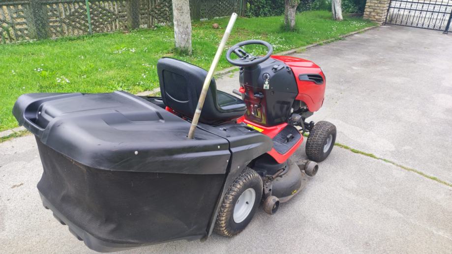 Traktor kosilica Jonsered (Husqvarna) 2 cilindra Briggs Stratton 18KS