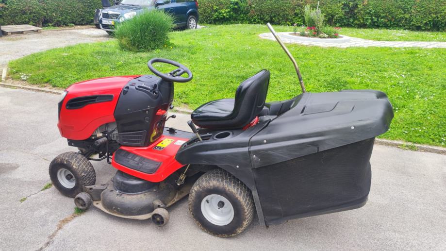 Traktor kosilica Jonsered (Husqvarna) 2 cilindra Briggs Stratton 18KS